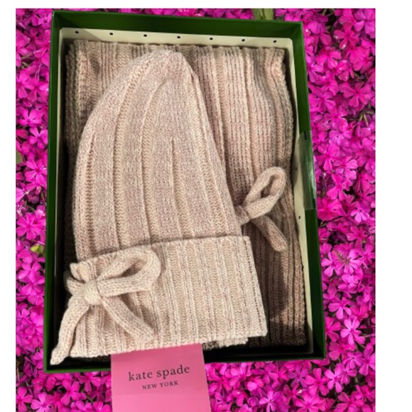 Accessories | Kate Spade New York Metallic English Rose Winter ...